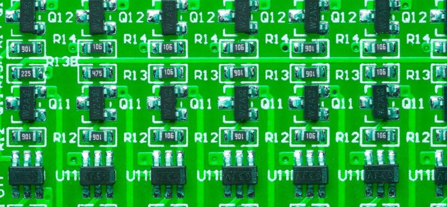 What is a Complex Programmable Logic Device (CPLD) ? - SuccessBridge